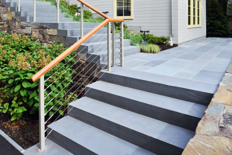 7 Porch Railing Ideas to Inspire You (With Pictures)